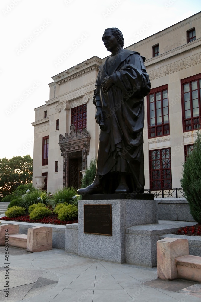 Columbus City Hall. Neoclassical Revival style building w/ bronze ...