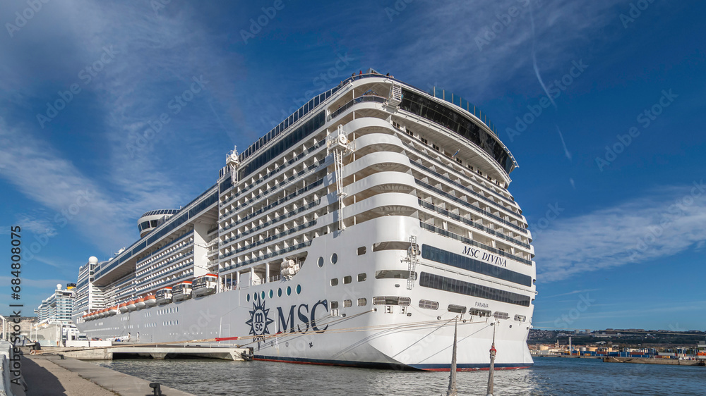 Marseille, France - 26 novembre 2023 : Vue du navire de croisière MSC ...