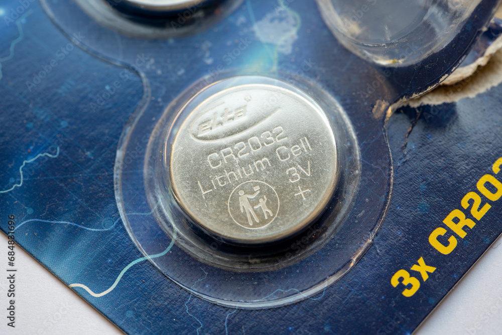 Small round CR2032 lithium ion battery cell, computer BIOS clock ...