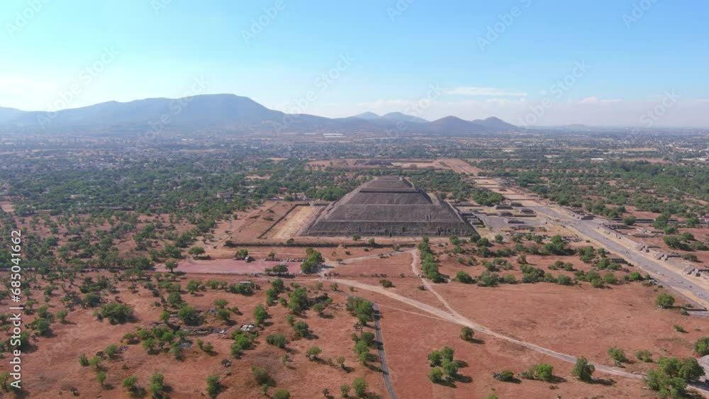 Vidéo Stock Teotihuacan, Mexico: Aerial view of Pyramid of the Sun ...