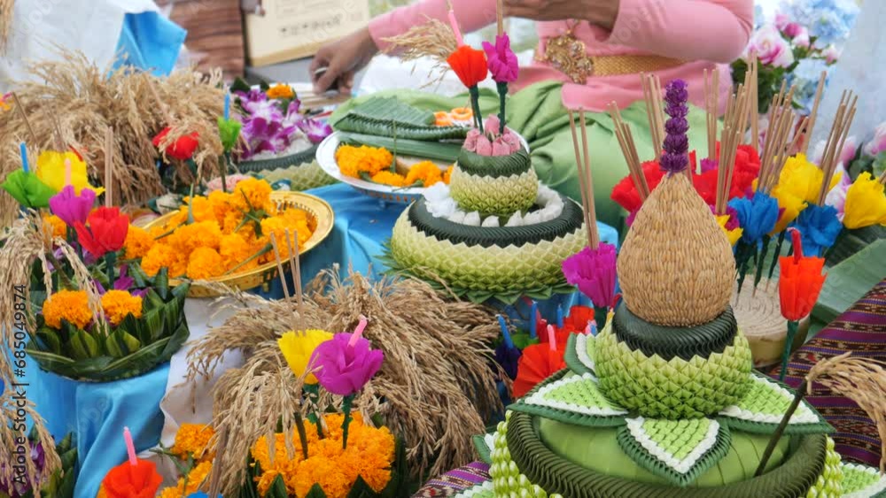 Making traditional krathongs, Festival of Lights or Loy Krathong ...