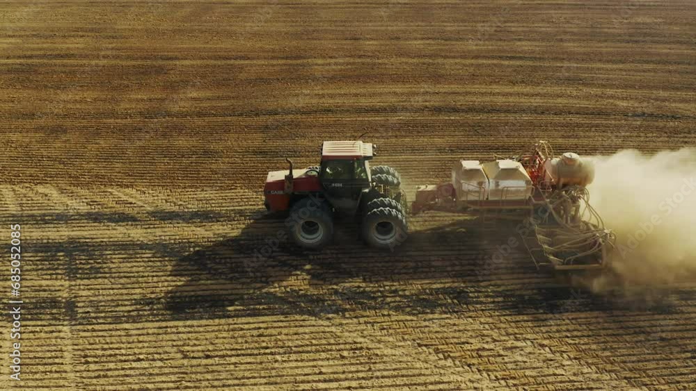 Vidéo Stock Crop farm field, tractor plow or drone perspective view of ...