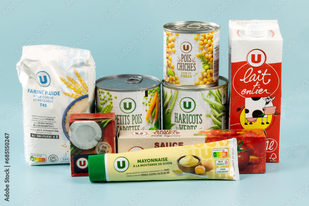 Vaison-la-Romaine, Vaucluse, France - 14112023 : divers produits d ...