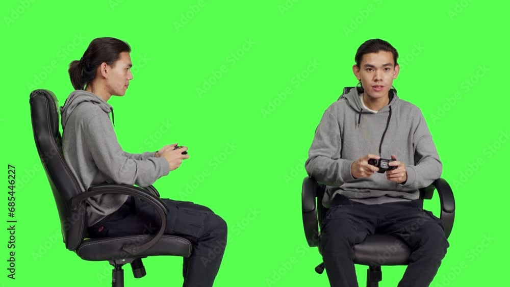 Vidéo Stock Asian gamer playing video games over greenscreen background ...