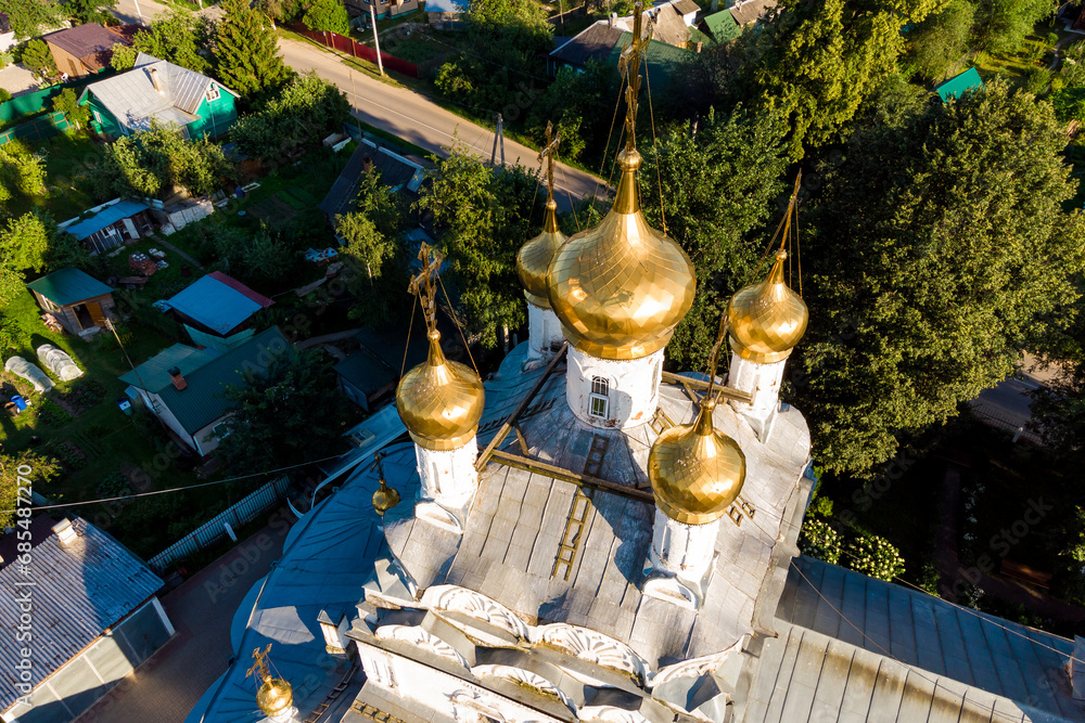 Gilded domes with crosses on an ancient Orthodox church. Spaso ...