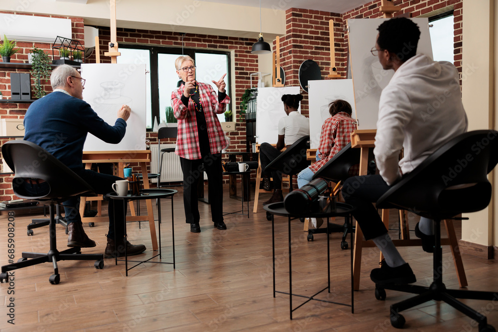 Learning to draw from proffesional instructor, diverse different aged ...