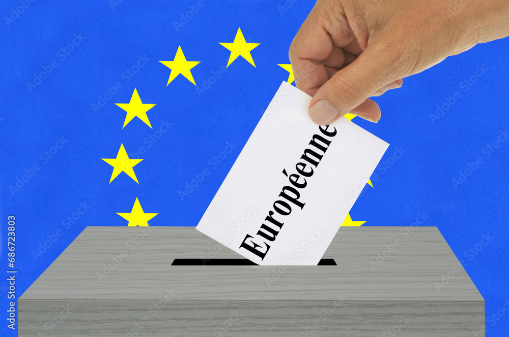 Concept d'élection européenne avec une main mettant un bulletin sur ...