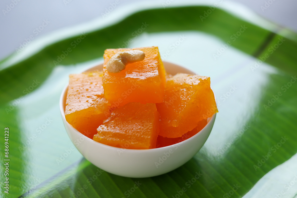 Fotka „Karachi halwa also known as bombay halva. Kerala Kozhikodan Black halwa Kozhikode Calicut ...