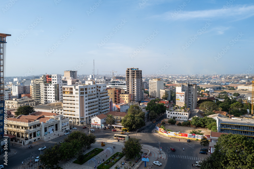 Poster immeubles dans le centre ville de Dakar au Sénégal en Afrique ...
