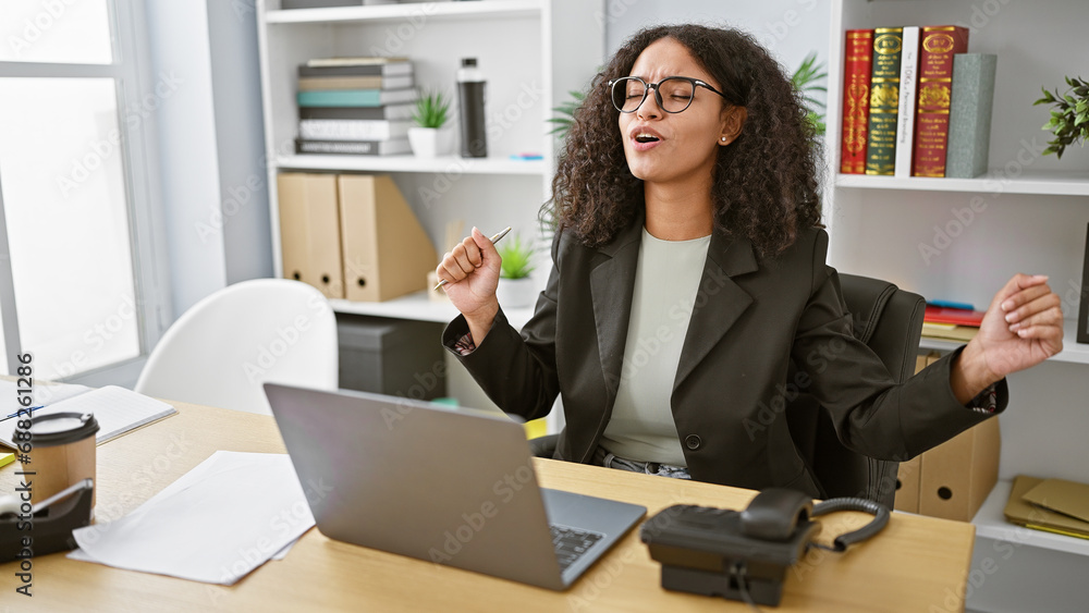 Happy hispanic woman breaks the office norms, watch this young ...