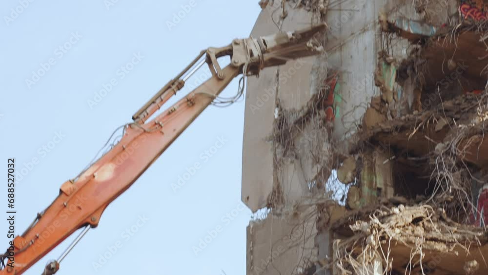 Dismantling of the building, equipment for dismantling the building ...