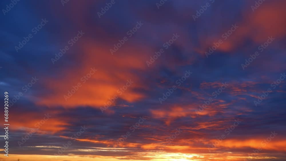 Vidéo Stock 4K : Sunset sky timelapse, Daylight gracefully fades as ...