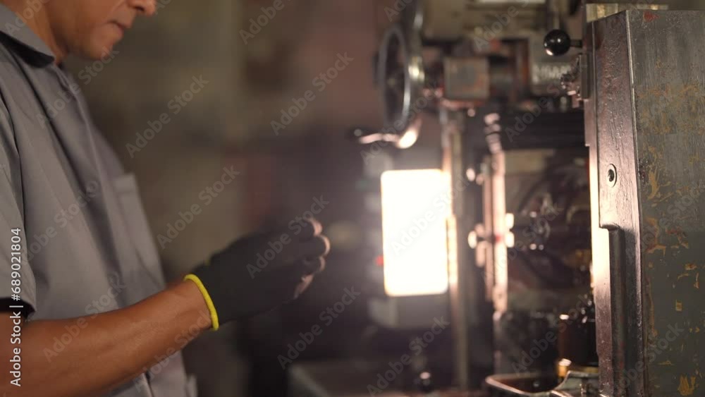 Vidéo Stock engineer checking a steel lathe machine. Male worker ...