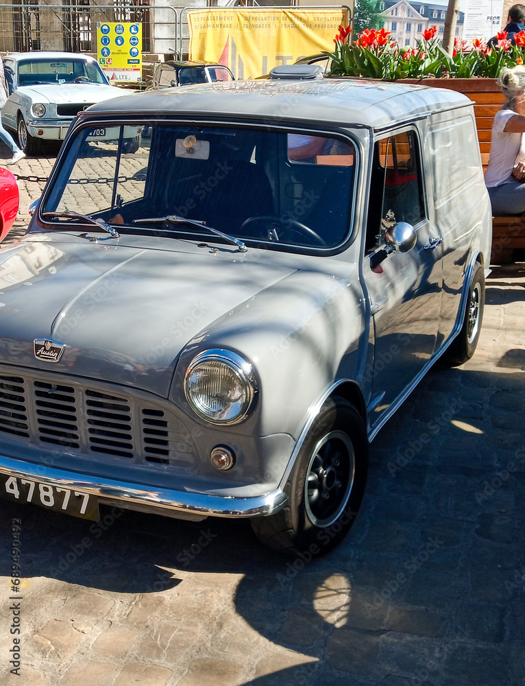 grauer Austin Morris Mini Van oder Kombi Oldtimer der 1960er, 1970er und 1980er Jahre beim ...