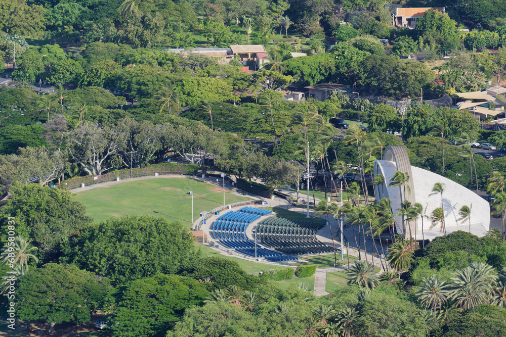 Telephoto photo from the Diamond Head Crater of the Tom Moffatt Waikiki ...