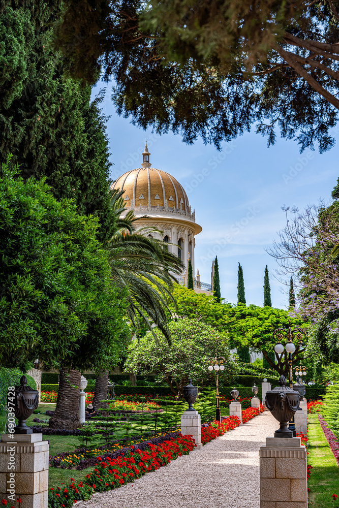 Shrine of the Báb, Magnificent, dome-shaped shrine with the tomb of Báb ...