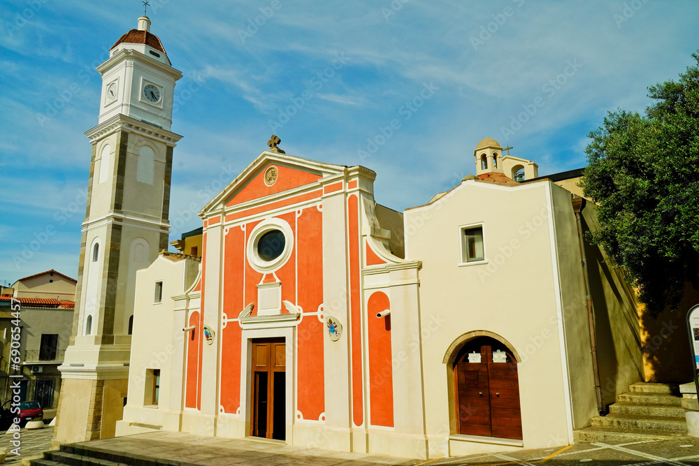 La Basilica di Sant'Antioco Martire nel borgo di Sant'Antioco. Sardegna ...