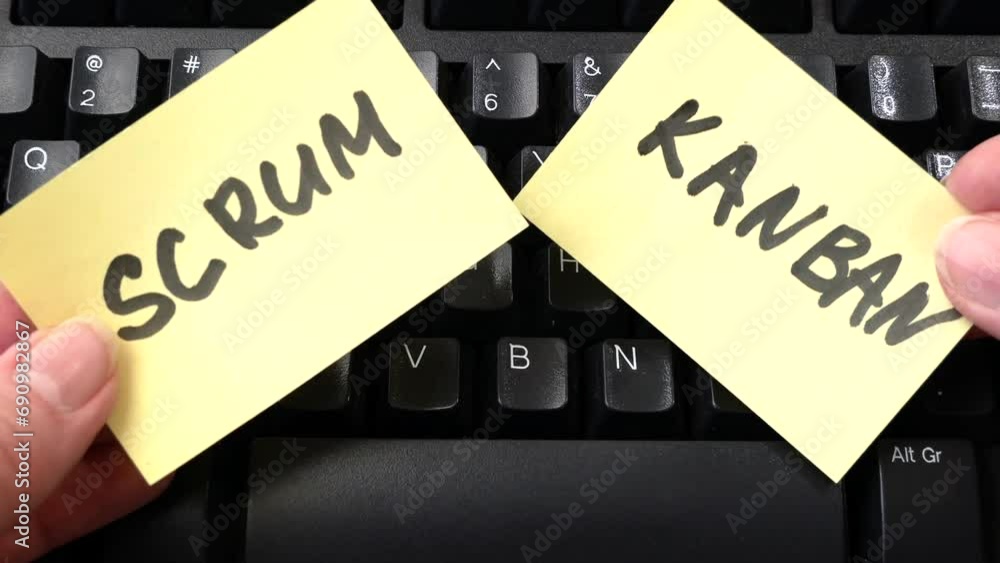 Vidéo Stock scrum vs kanban paper task on black keyboard background, software development ...