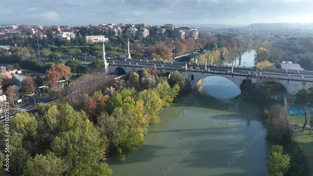 Italia, Roma Nord: il viadotto di Corso Francia sopra il fiume Tevere ...
