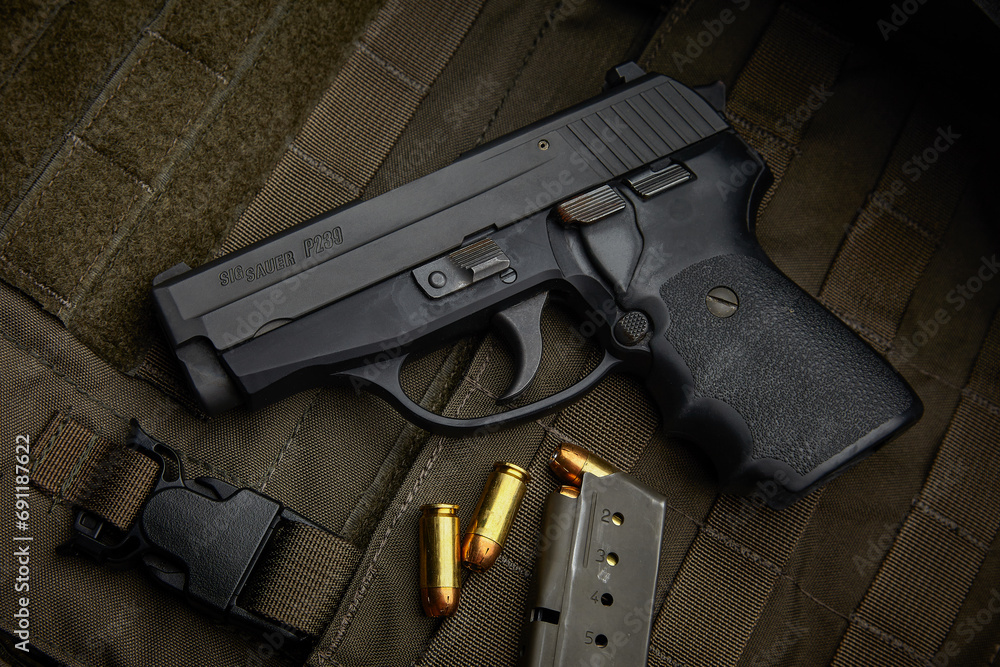 Sig Sauer P239, .40 caliber semi-automatic handgun with a London Bridge ...