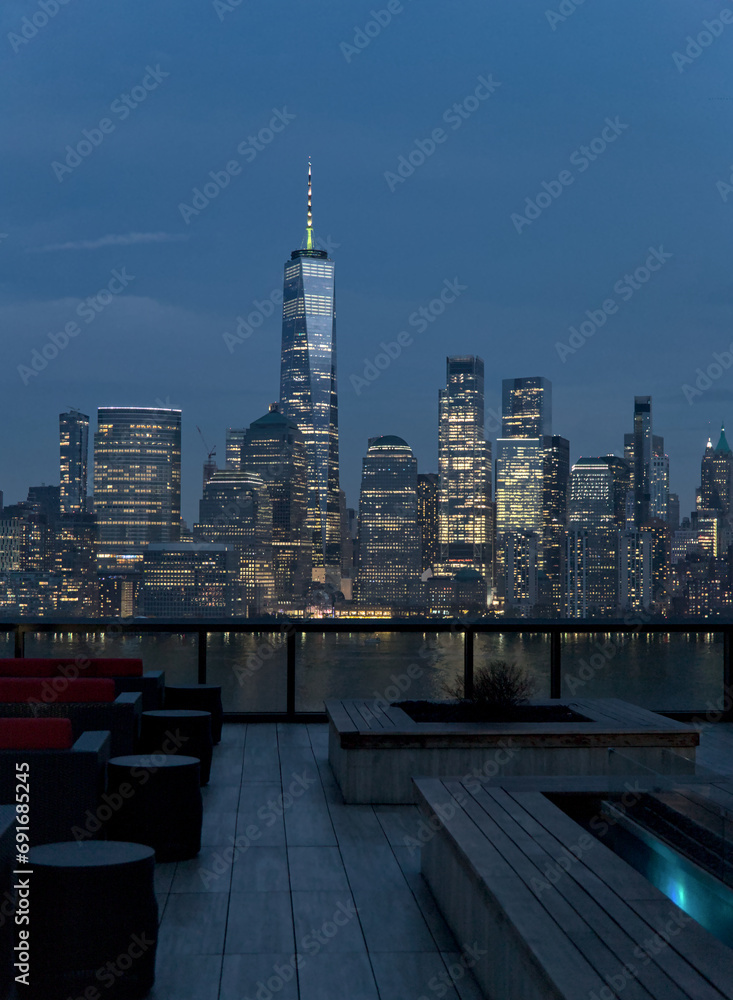 rooftop bar restaurant with views of downtown manhattan skyline (seats ...