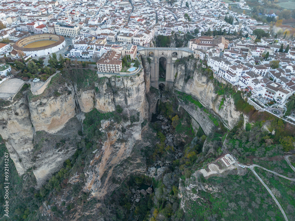 Vistas aéreas de Ronda , Puente Nuevo y centro histórico de Ronda ...