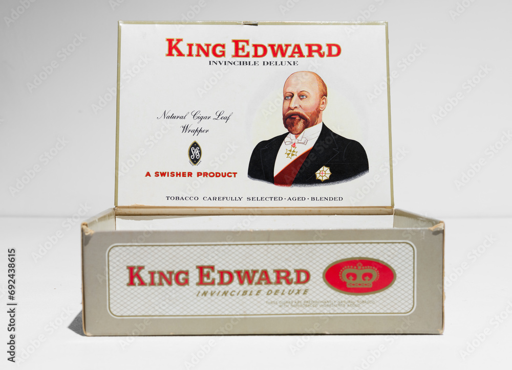 kent, uk, 01.01.2023 A vintage King Edward cigar box, invincible deluxe ...