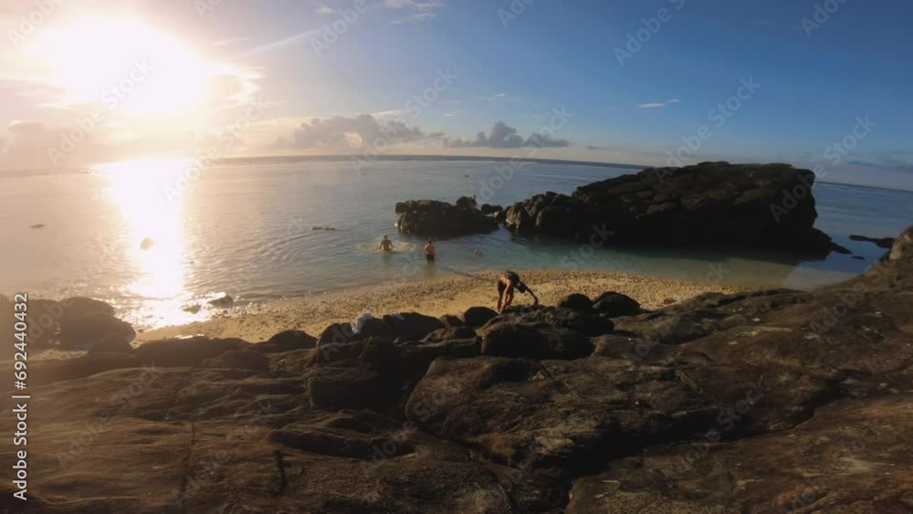 Vidéo Stock still view of oceanic scene look out to pacific horizon ...