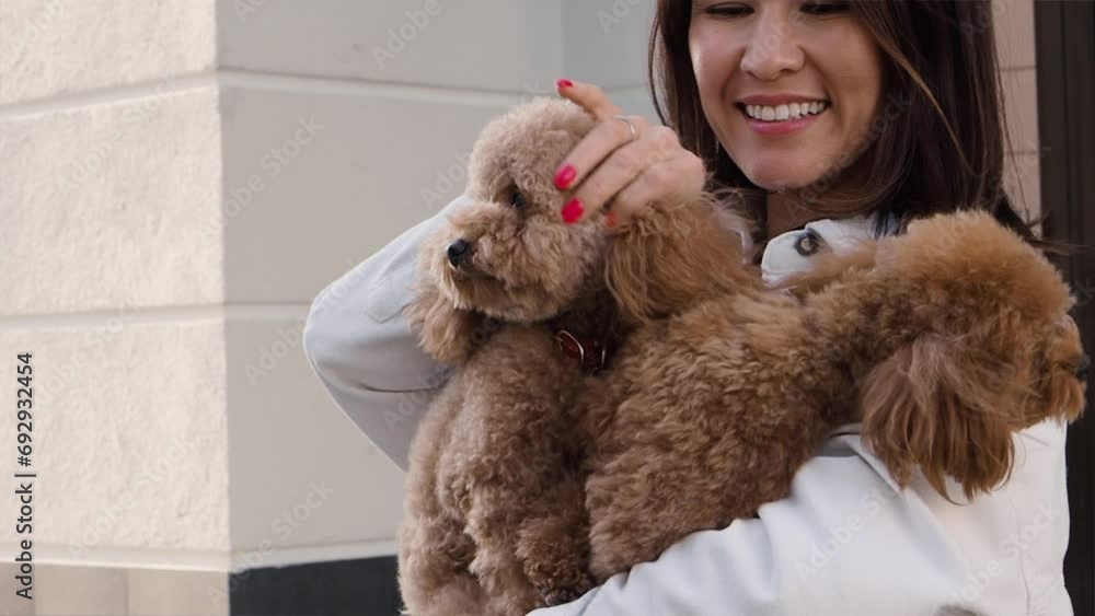Vidéo Stock Charming woman with dark hair holding two adorable ...