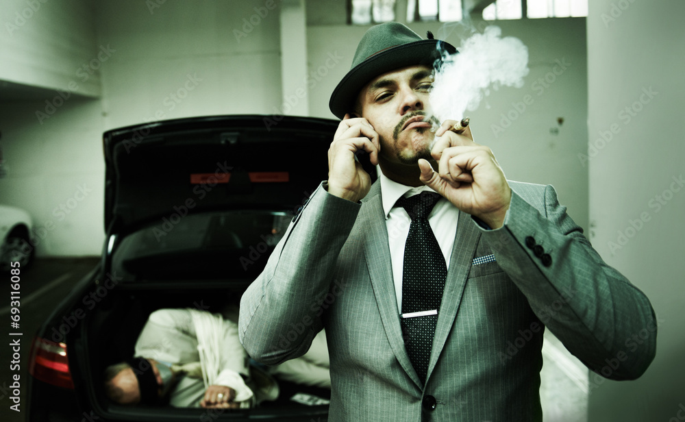 Phone call, car and mafia with hostage in trunk for negotiation ...