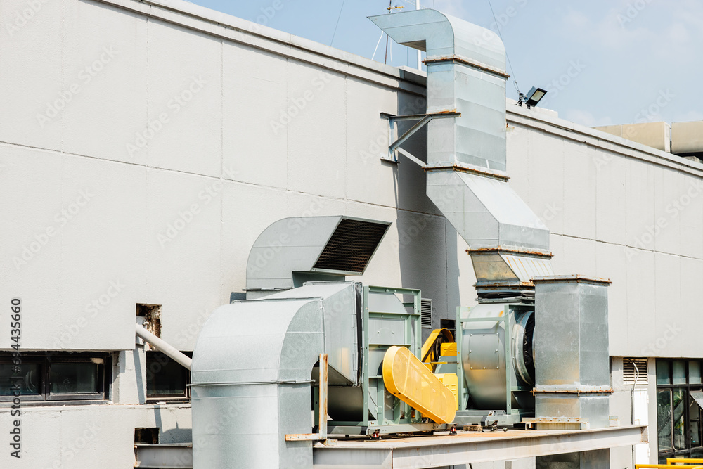Air ventilator system in large commercial building, Air flow ventilate ...