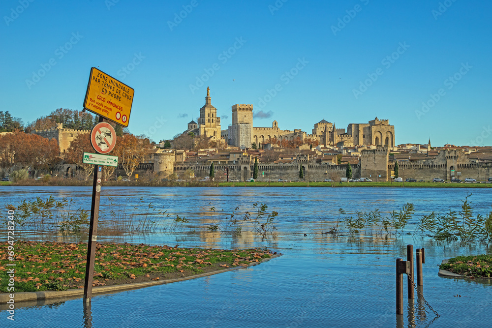 Inondations du Rhône à Avignon. Stock Photo | Adobe Stock