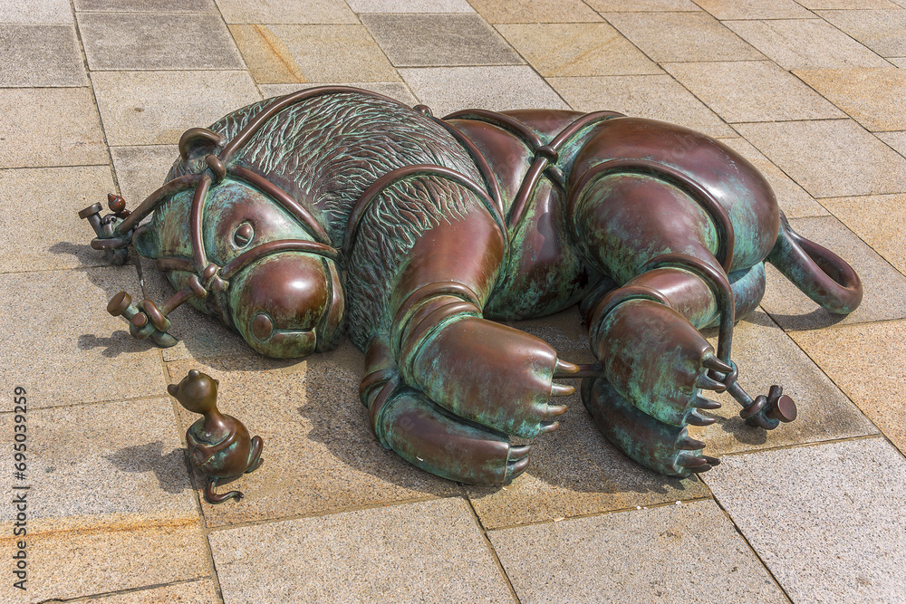 23 cartoons like sculptures by American sculptor Tom Otterness on ...