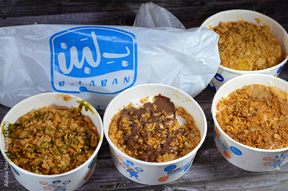 Foto de Cairo, Egypt, December 18 2023: Sweet Koshary from B.Laban made ...