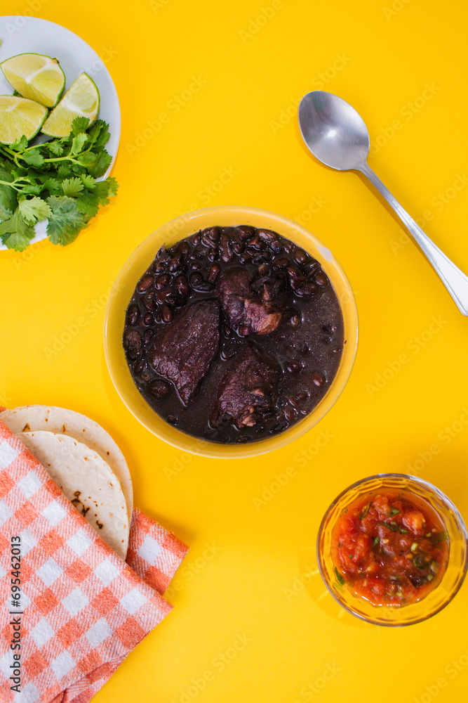 Frijol con puerco - imágenes, fotografías de comida yucateca ...