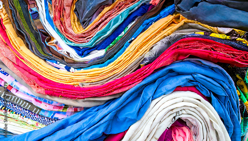 morceaux de tissus roulés, concept de recyclage des déchets Stock Photo ...