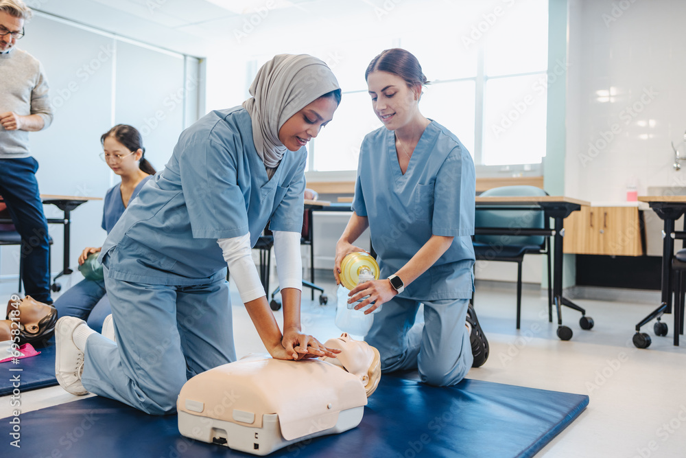 Chest compressions in clinical simulation: Female medical students ...