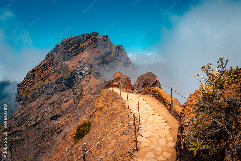 Hiking trail through the mountains to Madeiras highest peak Pico Ruivo ...