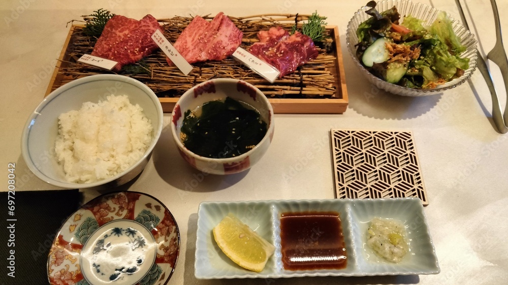 This is Japanese cuisine, Yakiniku set meal. Grill the loin, short ribs ...