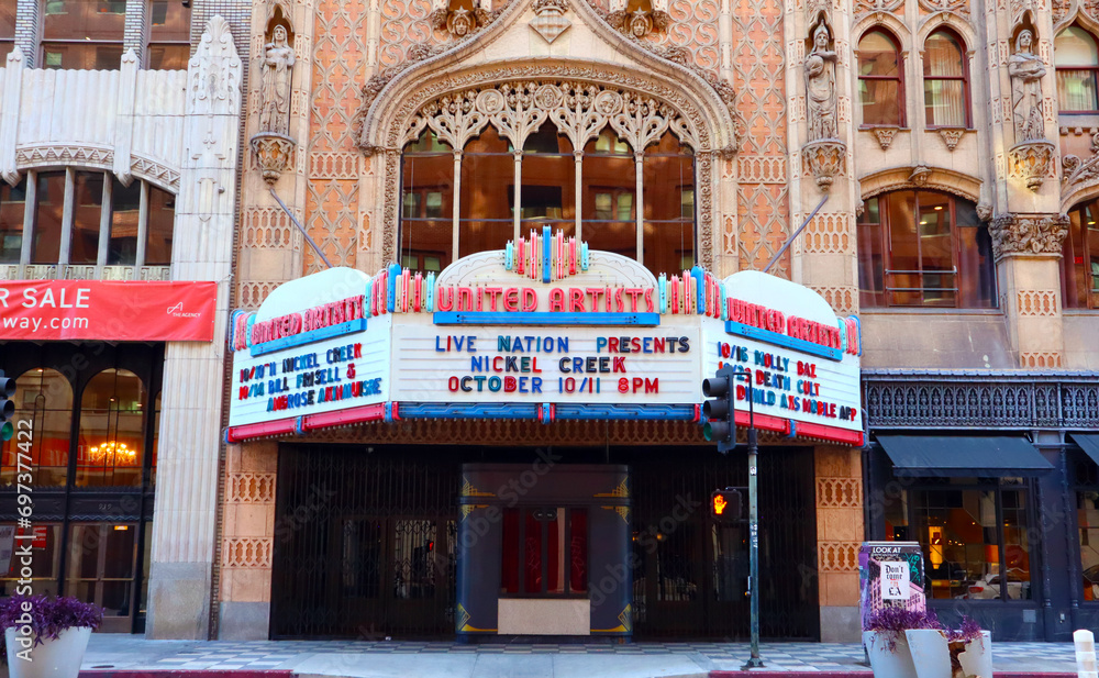 Los Angeles, California: UNITED ARTISTS Theatre, historic Theatre at 921 S. Broadway in the ...