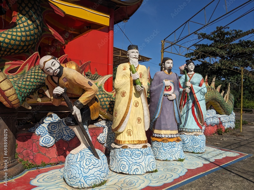 8 statues of gods in Confucian mythology line the Nan Shi Zu Temple ...