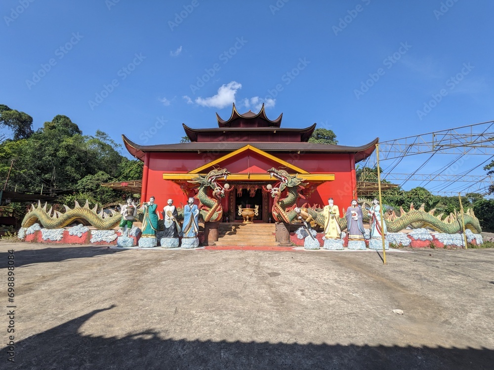 8 statues of gods in Confucian mythology line the Nan Shi Zu Temple 스톡 ...