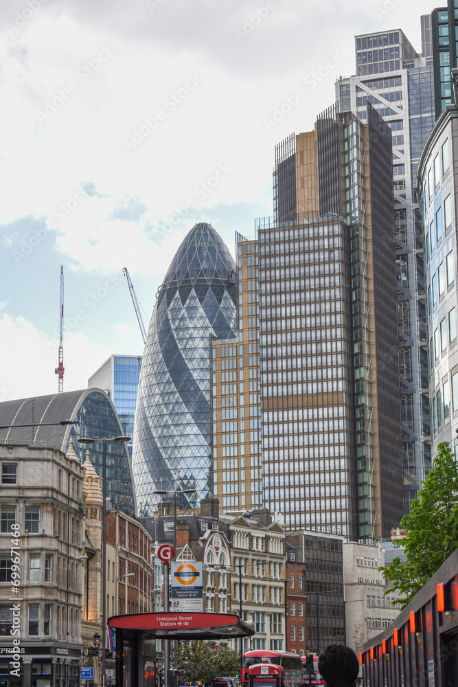 Busy Shoreditch High Street in the Liverpool Station area (HDR ...
