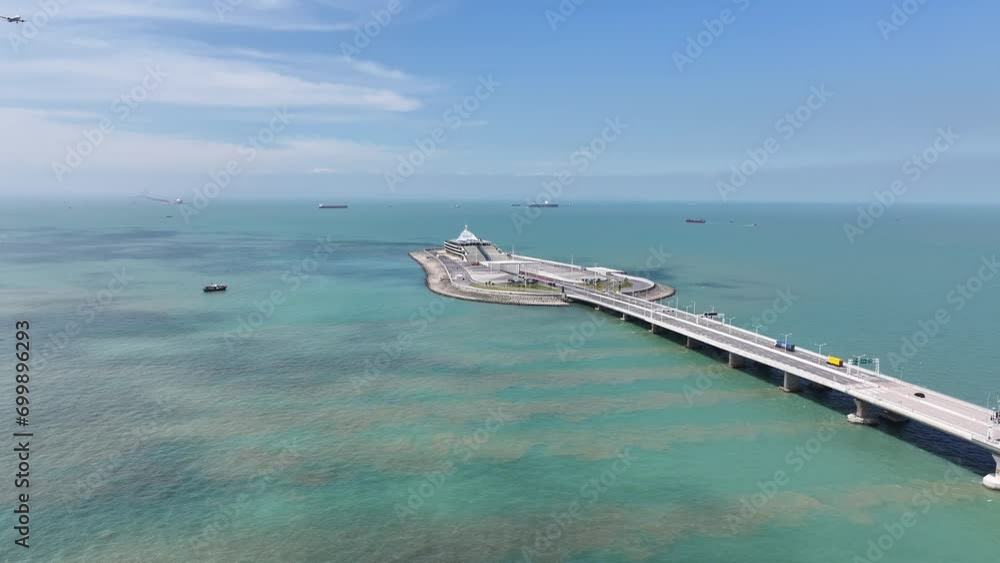 Vidéo Stock Aerial drone skyview of Hong Kong-Zhuhai-Macao Bridge at ...