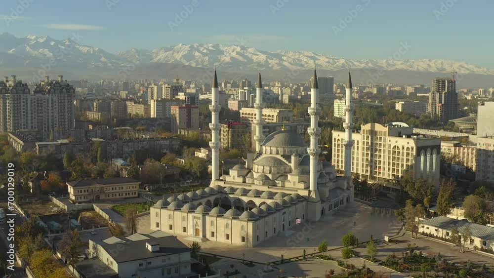 Vidéo Stock The main attraction of Bishkek. The Central Mosque named ...