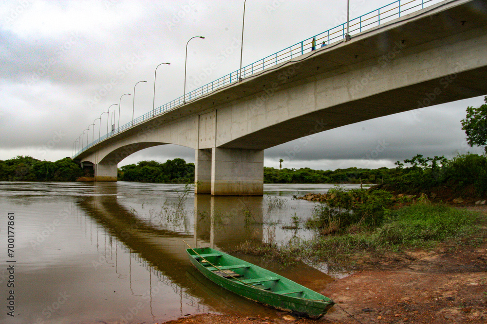Ponte sobre o rio Tacutú, limites do Município de Bonfim com Lethen ...