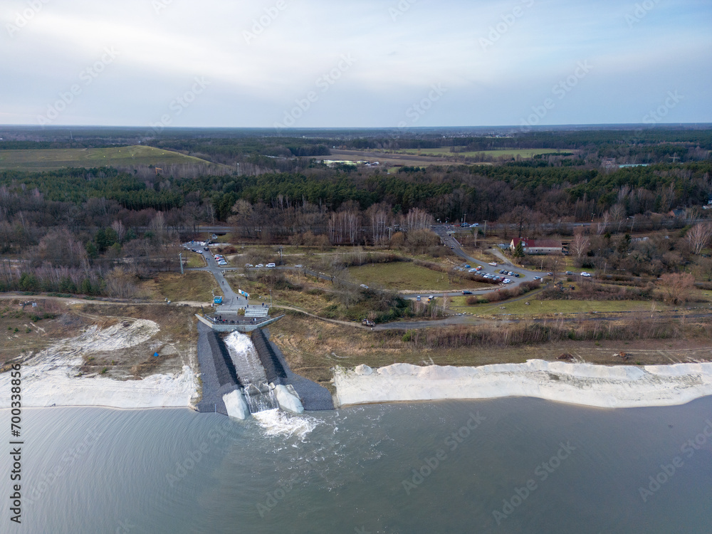 Der zukünftige Cottbuser Ostsee mit dem Einlaufbauwerk. Seit 2019 wird ...