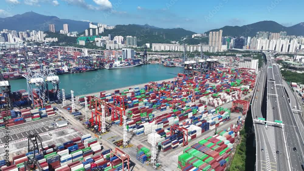Vidéo Stock Kwai Tsing Container Terminals near Stonecutters Bridge ...