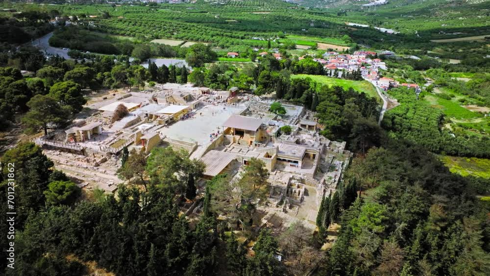 View from above Knossos Palace complex, the largest Bronze Age ...