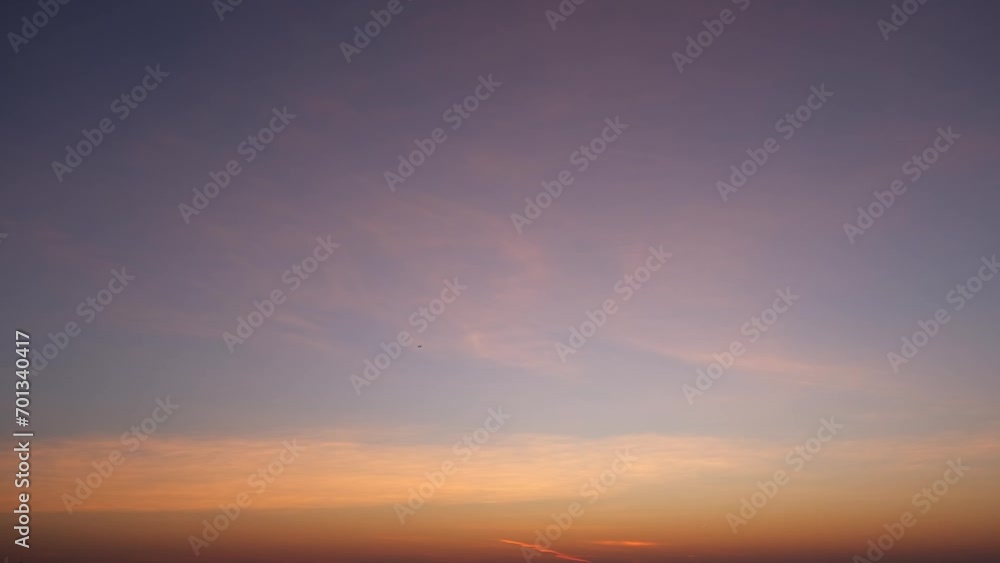 Vidéo Stock In a whirlwind of motion, the sun dipped below the horizon ...